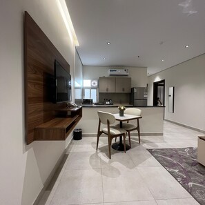 Quarto solteiro conforto, vista para a montanha | Área de estar