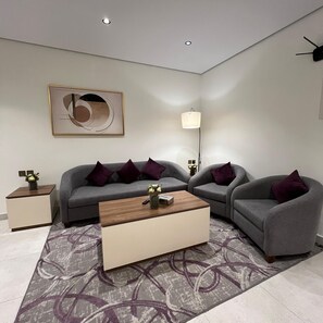 Quarto solteiro conforto, vista para a montanha | Área de estar
