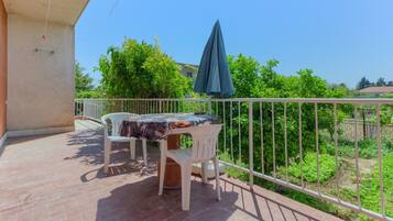 Apartamento (Two Bedroom Apartment with Terrace) | Varanda