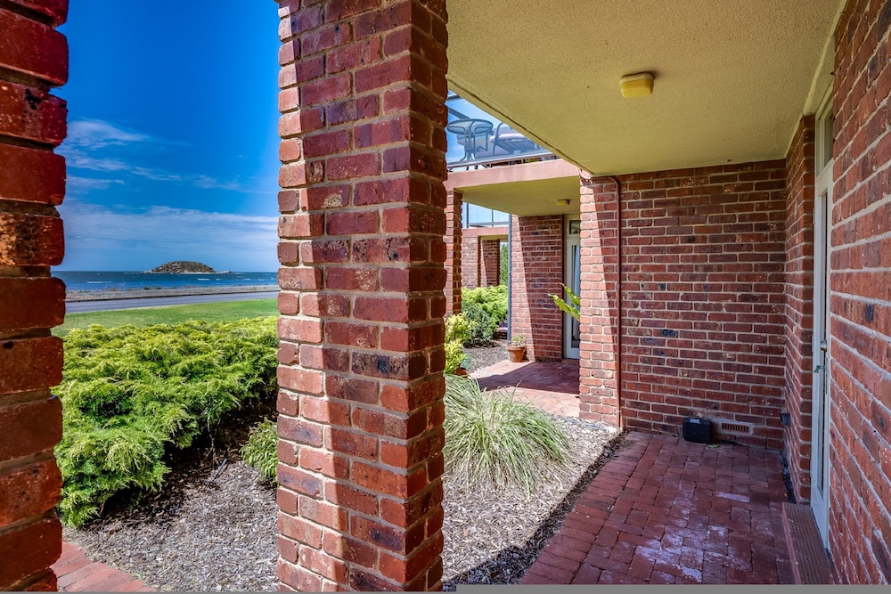 By The Sea Beachfront Apartment Wifi - Victor Harbor
