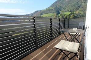 Apartamento, 2 quartos, varanda, vista para o jardim | Terrenos do alojamento