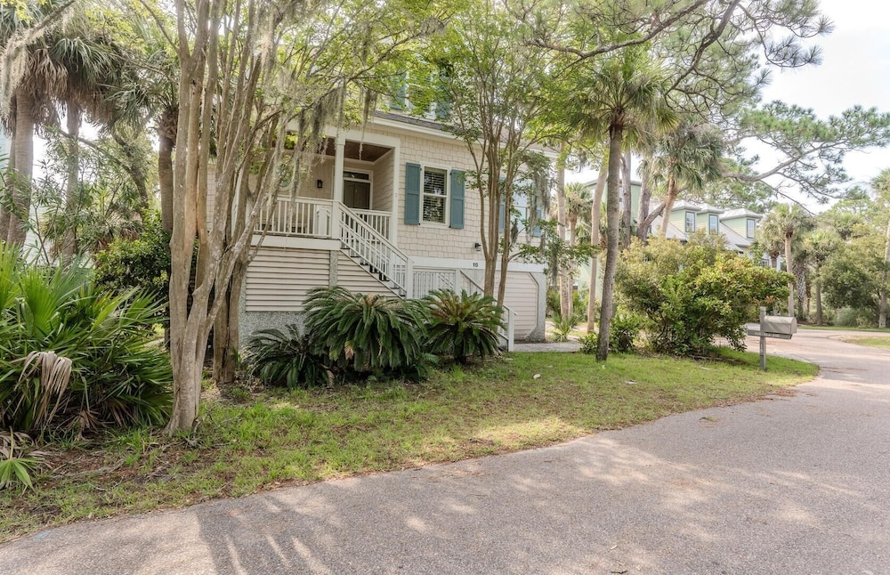 18 Fiddlers Cove Dr - 5 Bed/4 Bath W/ Resort Access & Golf Cart! - Edisto Beach, SC