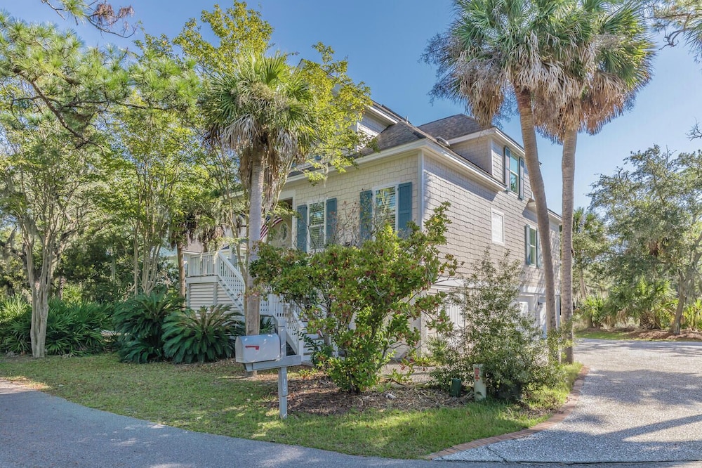 18 Fiddlers Cove Dr - 5 Bed/4 Bath W/ Resort Access & Golf Cart! - Edisto Beach, SC