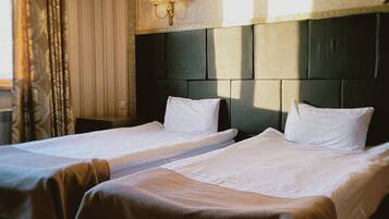 Quarto duplo standard | 1 quarto, frigobar, cofres nos quartos, escrivaninha