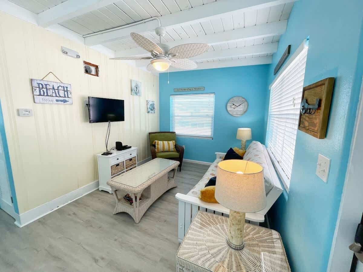 "Charming 1br W/ Pool  Beachside Bliss For Two!" - Cape Canaveral, FL