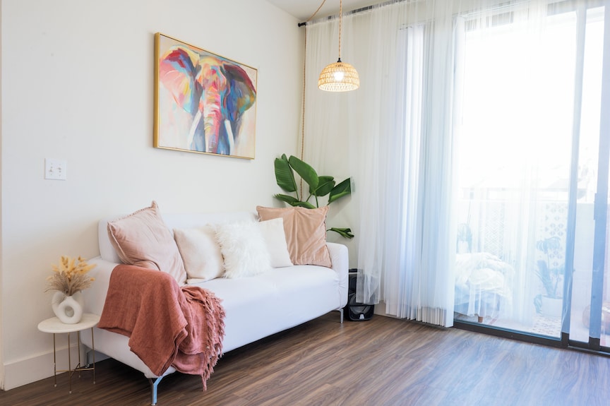 Luxury Beach Style Room In Santa Monica With Wifi, Nearby Fitness Room And Pool - Santa Monica, CA