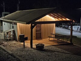 Cabana de Madeira Familiar, várias camas, não fumadores, vista para o resort | 2 quartos, Wi-fi grátis