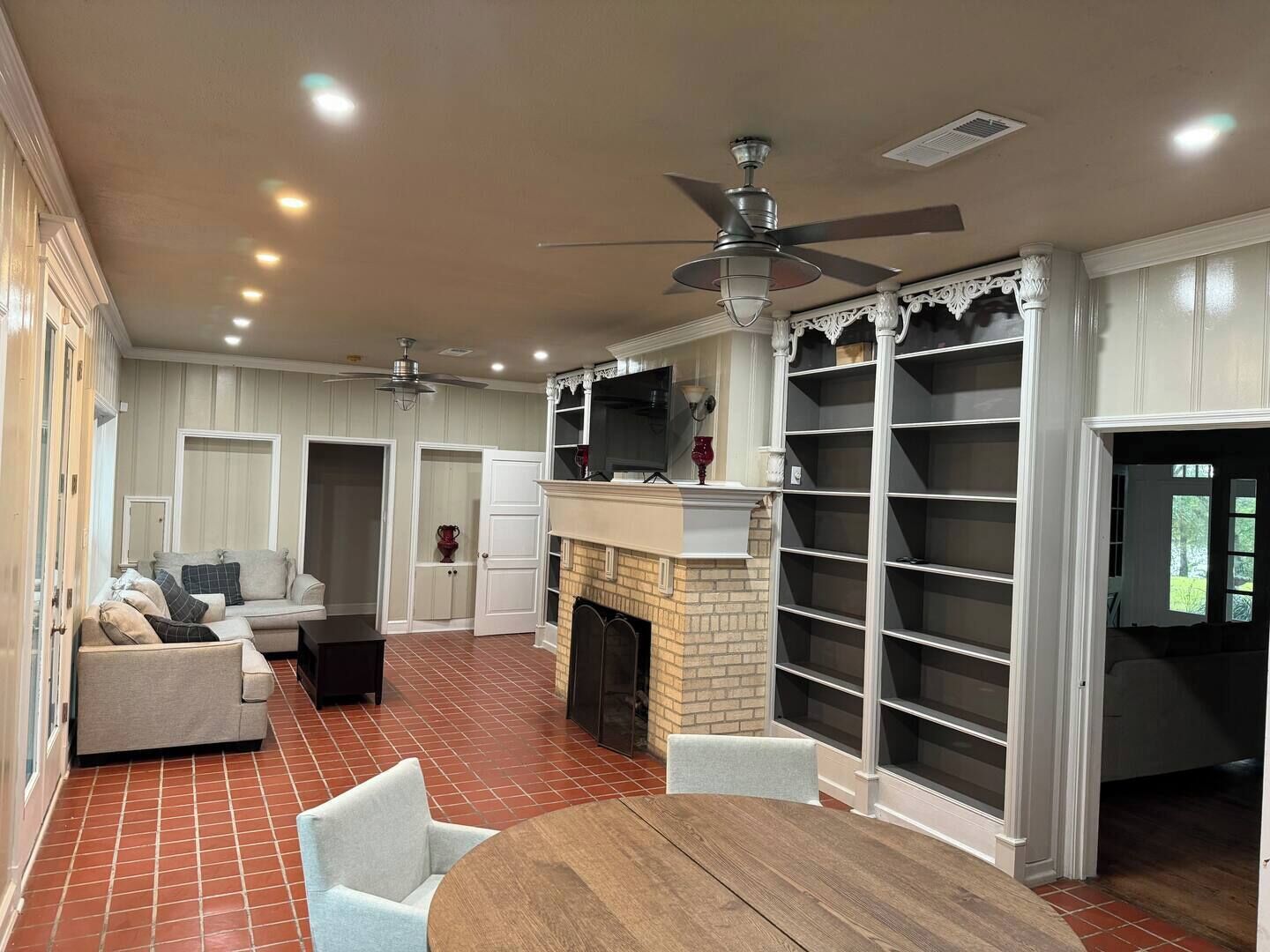 Luxury 6 Bedroom Vintage Estate Home Sitting In 11 Acres Inside Sienna - Sandy Point, TX