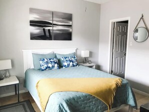 Beautiful Living at Island on Lake Travis Reviews, Deals & Photos 2026 ...