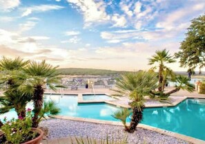 Beautiful Living at Island on Lake Travis Reviews, Deals & Photos 2026 ...