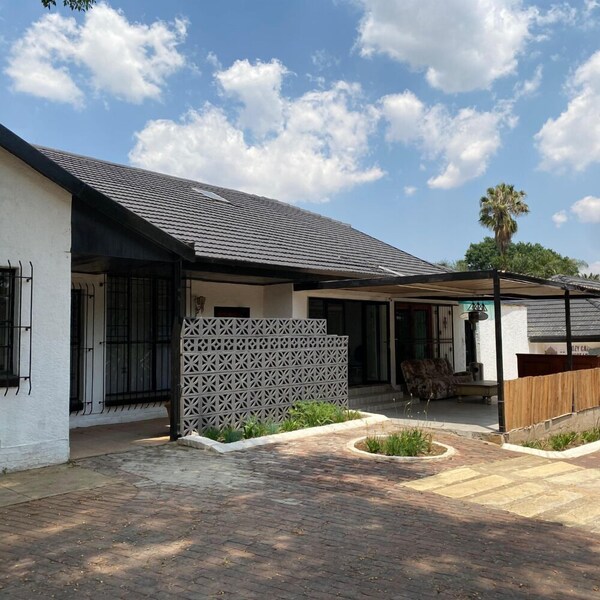 Cozy  Cabin Guest Lodge - Germiston