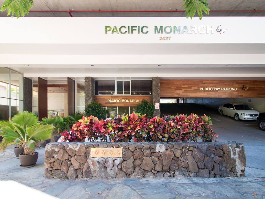 Estacionamento sem assistência (pago) (USD 35 por dia)