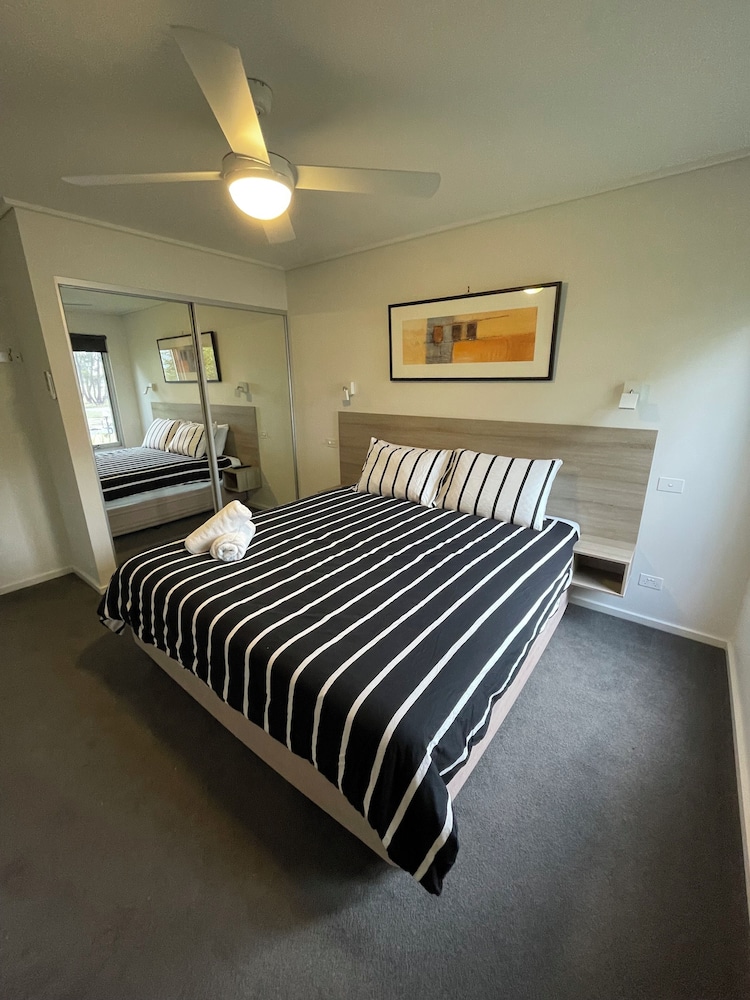 Marina Retreat at Waterfront Moama with access to the Murray River ...