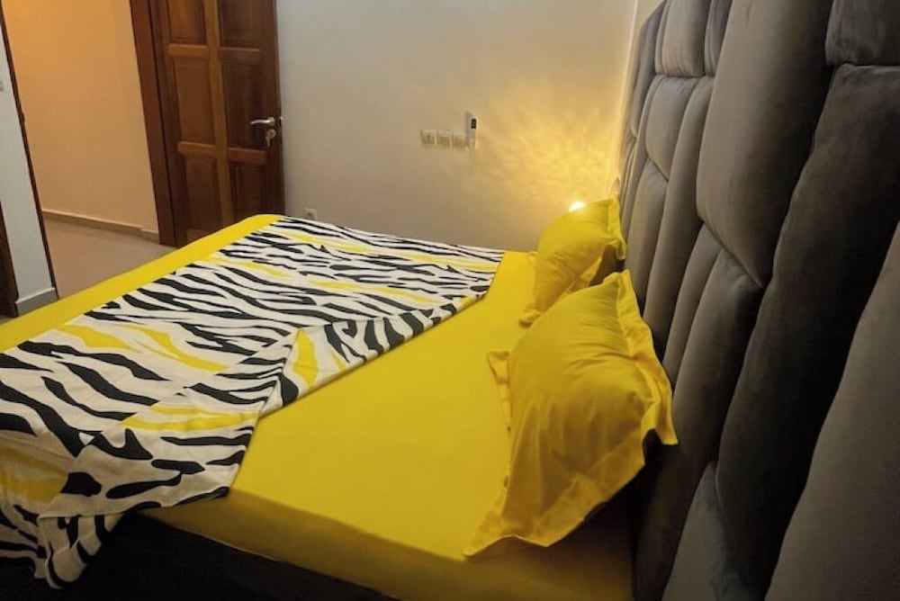 African Home VIP 1. Studio-Pool - Douala | Vrbo