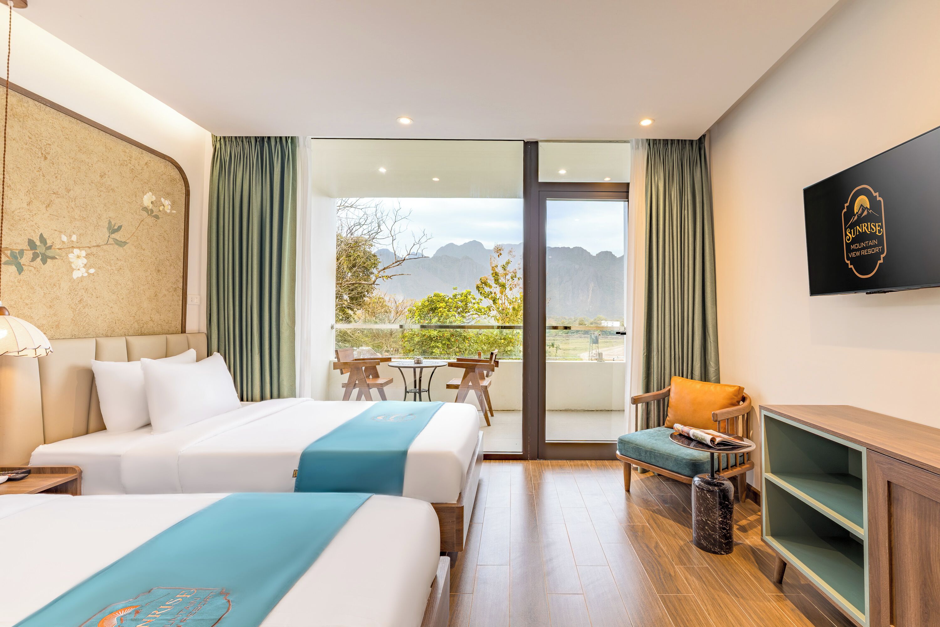 Quarto duplo luxo, sacada, vista para a montanha | Escrivaninha