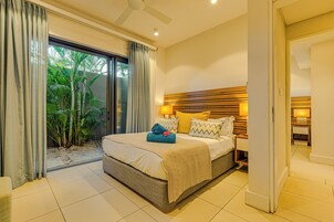 Apartamento conforto, 3 quartos, vista para a marina | Cofres nos quartos, ferros/tábuas de passar roupa, Wi-Fi de cortesia