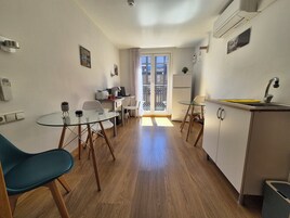 Smart TV de 32 polegadas com canais por cabo, filmes pagos 