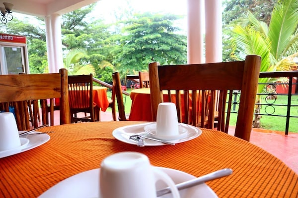 Donnie Lodge - Usa River