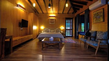 Riverside Retreat | Frigobar, escrivaninha, espaço de trabalho para notebook