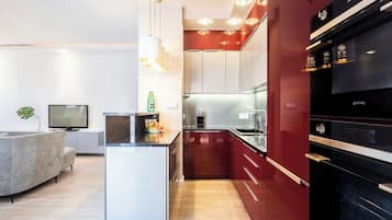 Apartament R510 | Cozinha privada | Máquina de café expresso, produtos de limpeza, freezer