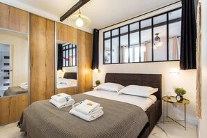 Apartamento família | Cortinas blackout, ferros/tábuas de passar roupa, Wi-Fi de cortesia