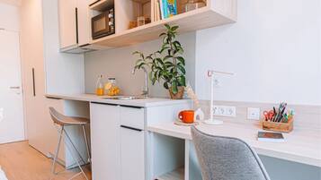 Quarto solteiro, para não fumantes, terraço | Cortinas blackout, quartos à prova de som, Wi-Fi de cortesia