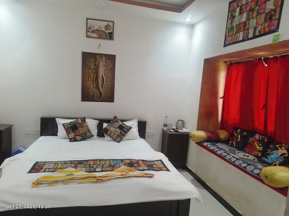 Hotel Rainbow Jaisalmer - Jaisalmer