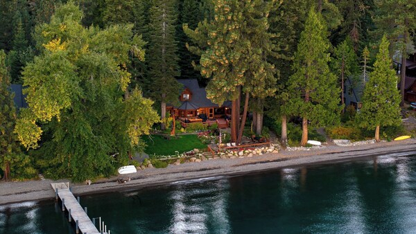 Homewood Lakefront By Avantstay Private Beach & Lake Access + Views! - Tahoe City, CA