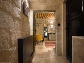 Quarto Duplo Deluxe, 1 quarto, vista para o vale | Roupa de alta qualidade, minibar, com decoração personalizada 