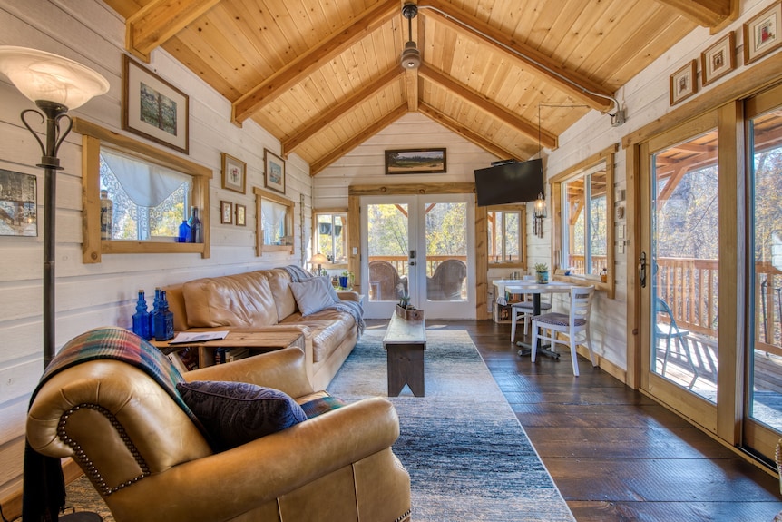 Tranquil Cabin On Sleeping Child Creek - Montana