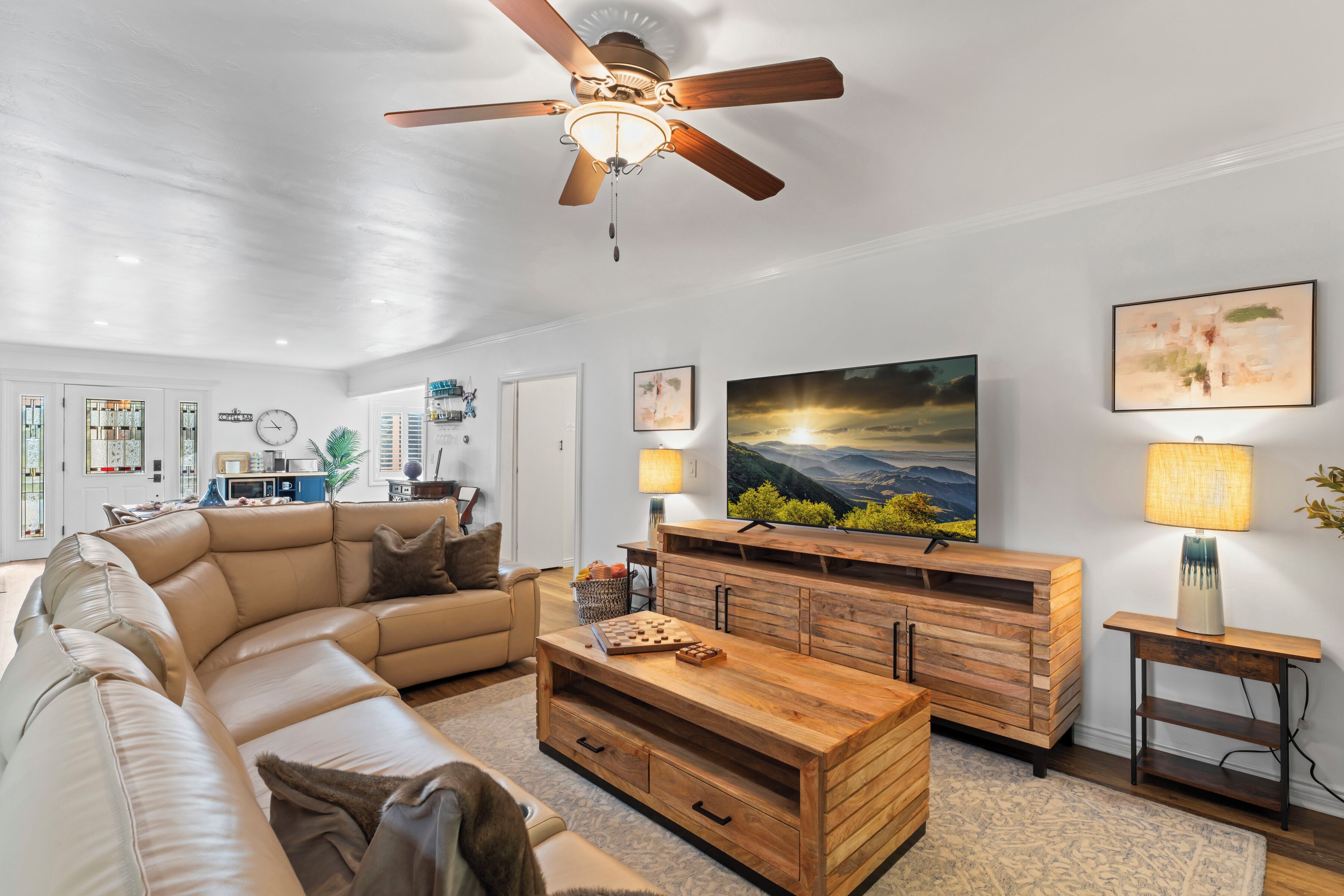 Big Family Friendly Cabin King Bed, Jacuzzi, Fireplace, Gameroom, Car Ev Charger - San Bernardino, CA