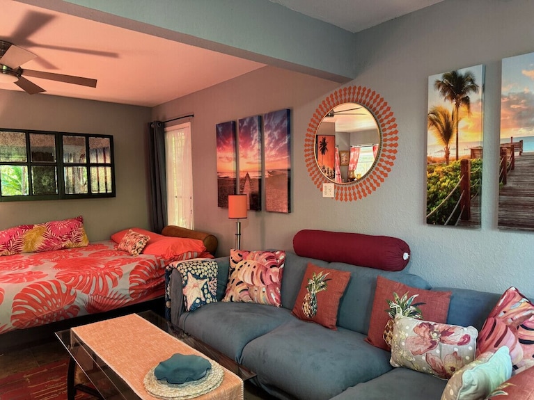 Indoor-outdoor Living For Three - Kalopa State Recreation Area, Honokaa