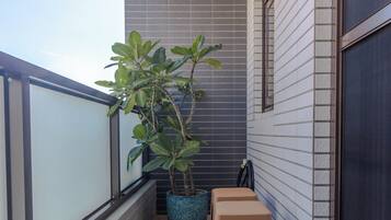 Quarto quádruplo conforto, sacada | Sacada