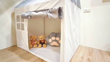 Loft família | Roupas de cama antialérgicas, Wi-Fi de cortesia, roupa de cama