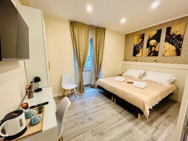 Quarto casal ou duplo conforto | Cofres nos quartos, escrivaninha, Wi-Fi de cortesia