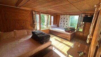 Quarto solteiro luxo, vista para a montanha | Escrivaninha, espaço de trabalho para notebook