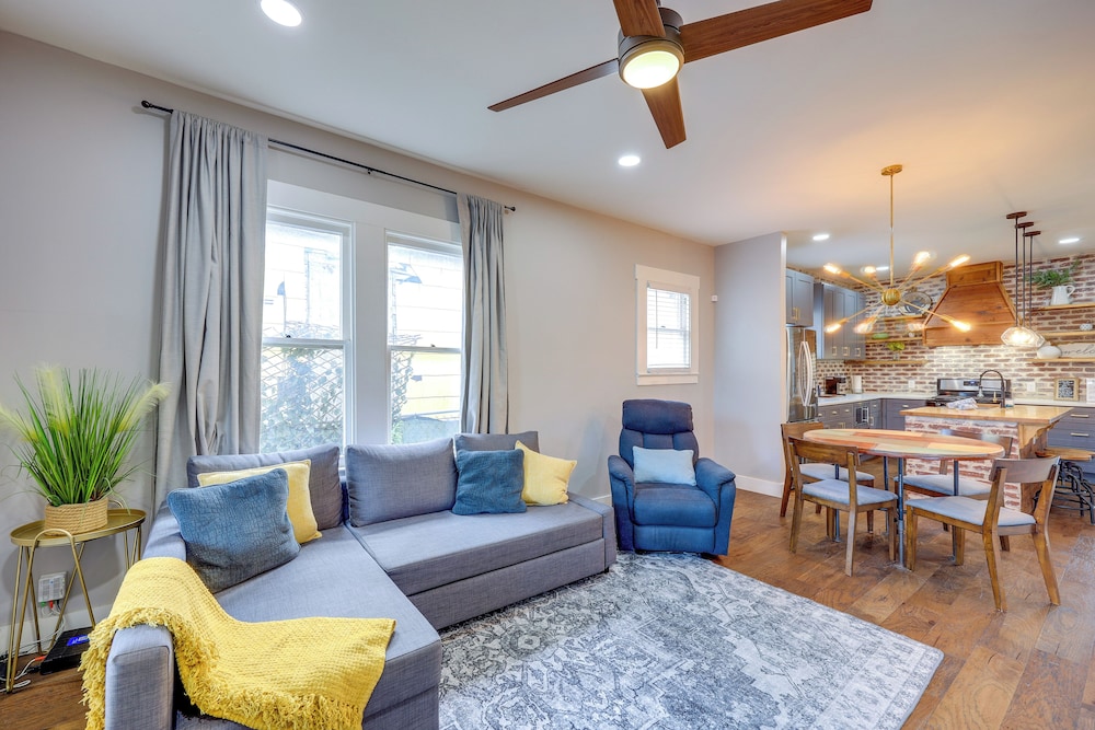 ~ 2 Mi To Dtwn San Antonio: Comfy Home W/ Yard! - San Antonio, TX