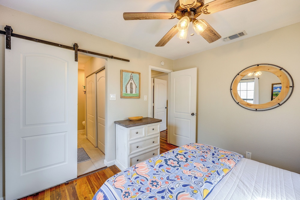 < 1 Mi To Dtwn: Home W/ Fenced Yard In Boerne! - Boerne, TX