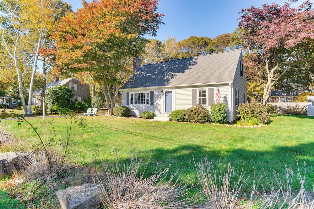 Furnished Sunroom & Deck Dining: Cape Cod Escape - Martha's Vineyard, MA