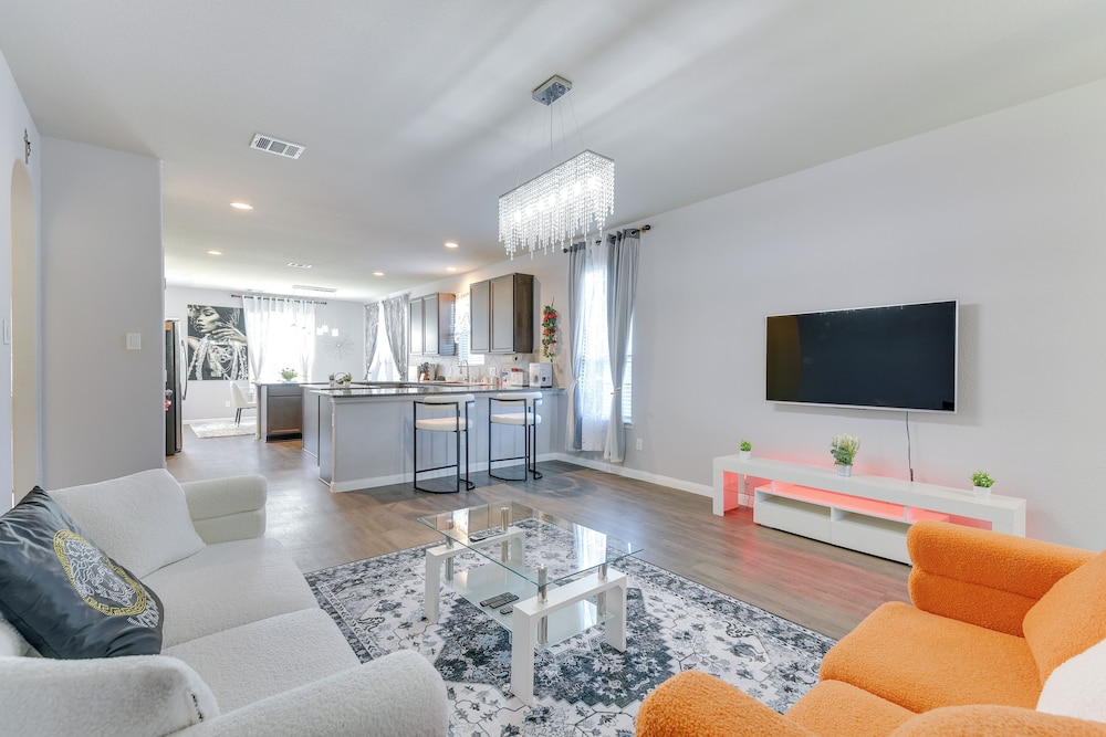 Fenced Yard & Gas Grill: Spacious Home In Richmond - Houston, TX