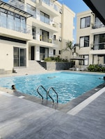 Dúplex Deluxe, vista para a piscina | Bar à beira da piscina