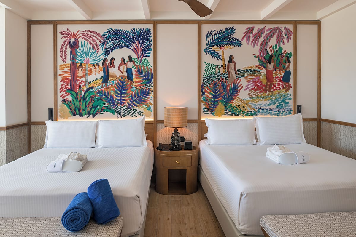 Minibar grátis, cofre no quarto, secretária