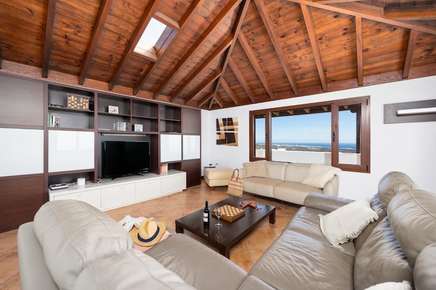 Villa Asomada - Four Bedroom Villa, Sleeps 8 - Puerto del Carmen