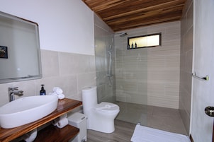 Casa Básica, 2 quartos, varanda, vista para a montanha | Casa de banho | Artigos de higiene ecológicos, toalhas fornecidas