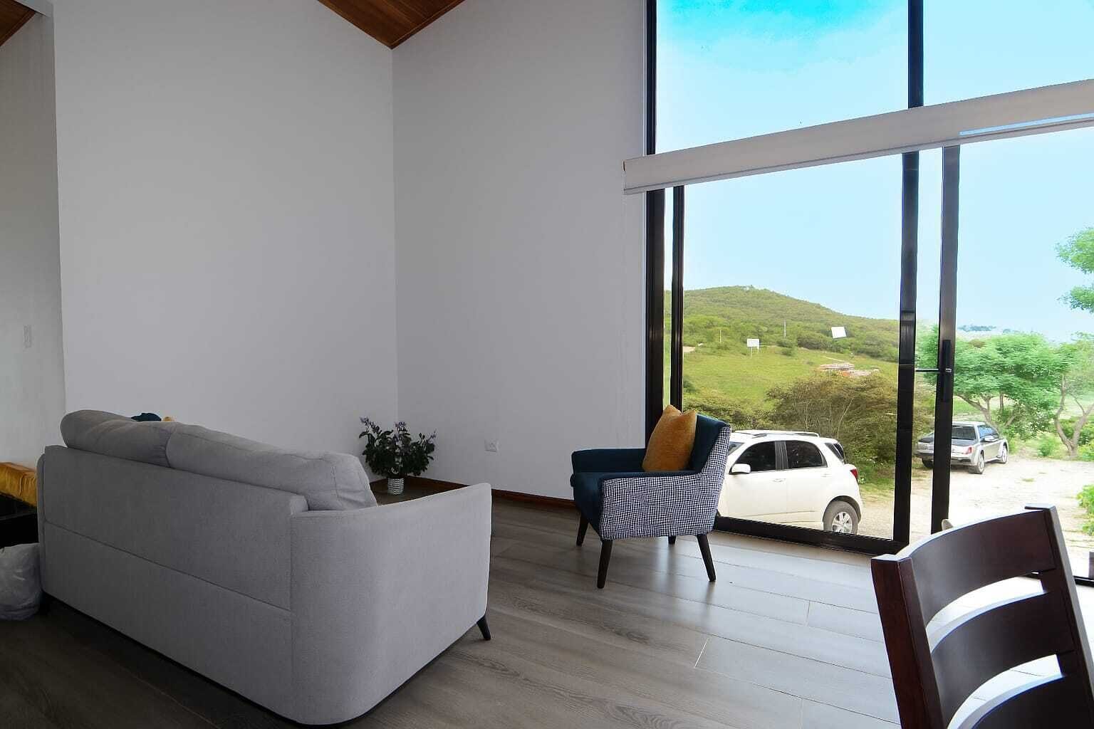 Casa Básica, varanda, vista para a montanha | Sala de estar | TV de ecrã plano 