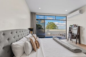 Cofre no quarto, secretária 