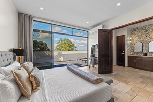 Suite-Estúdio Deluxe, 1 cama king-size, vista para a montanha | Cofre no quarto, secretária 