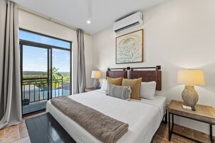 Casa de Férias Luxo, 2 quartos, piscina privativa, vista para a montanha | Cofre no quarto, secretária