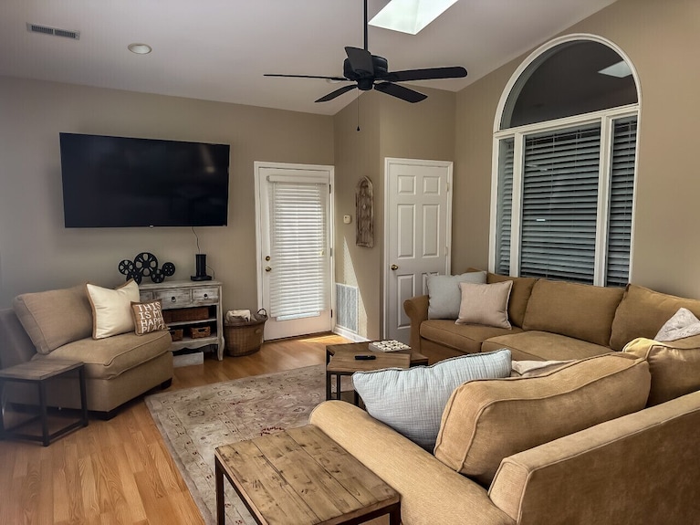 Lakeside Escape ~ Waterfront W/hot Tub (New Dock!) - Rocky Fork Lake, OH