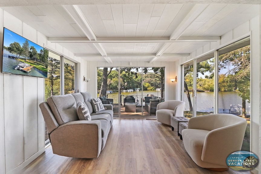 Peninsula Paradise 230' Lakefront, 2 Piers, Fire Pit, Kayaks, Panoramic Views - Kettle Moraine State Forest, Whitewater